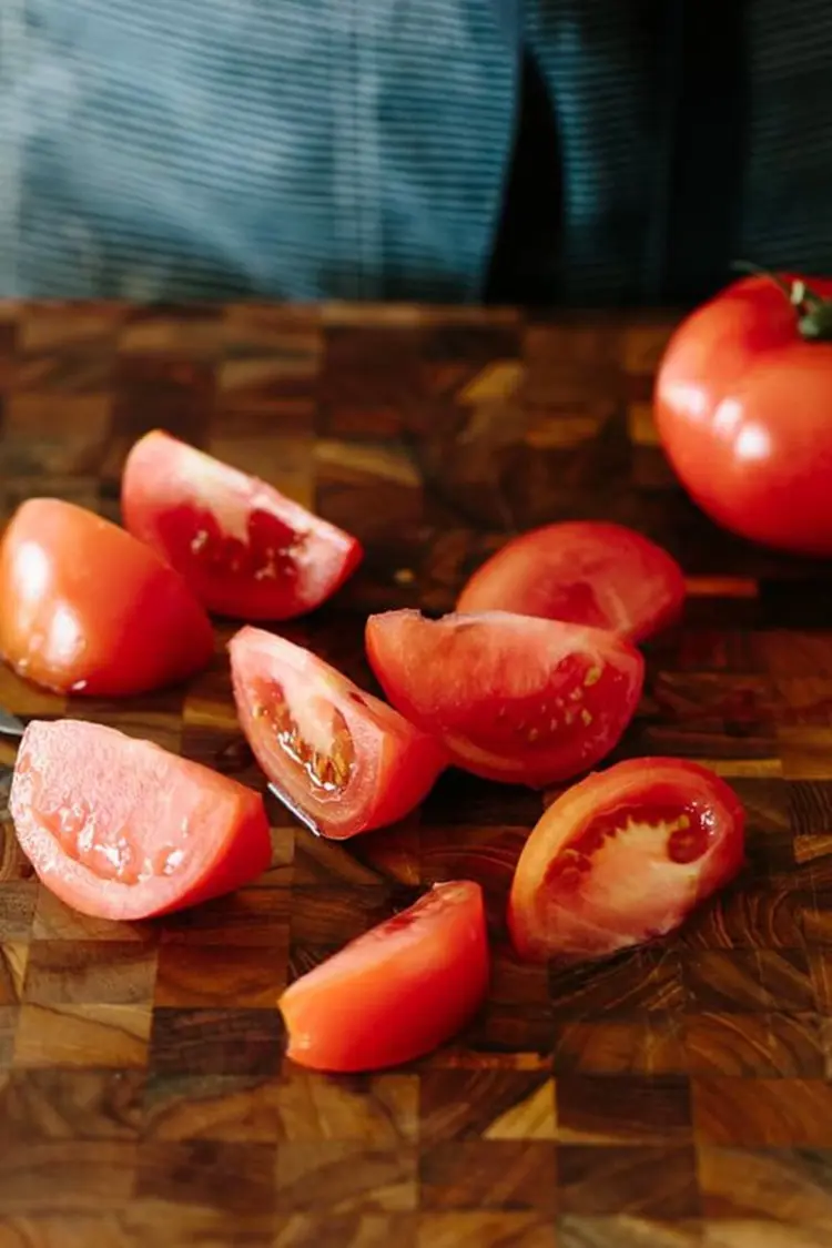 How To Cut Up Tomatoes